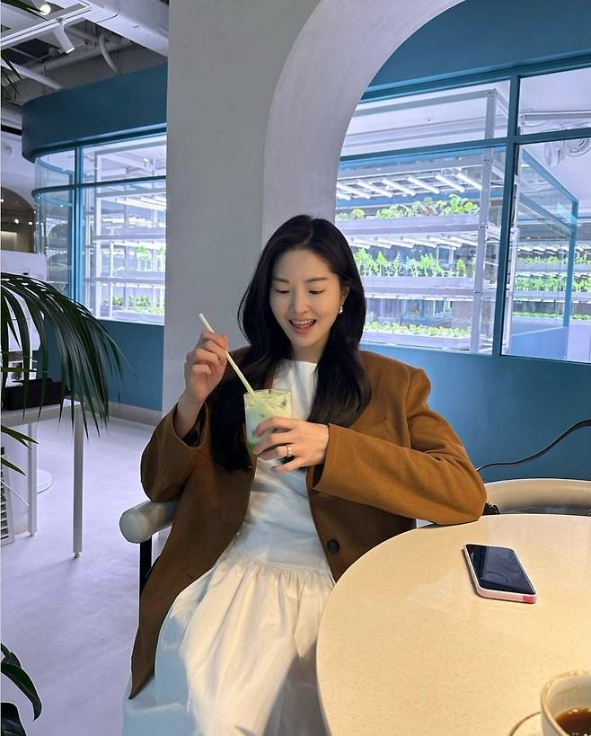 결혼♥4년 됐는데둘이서만 살아도 너무 좋아 웃음이 끊이질 않는다는 유명가수 와이프 뷰티는 내운명