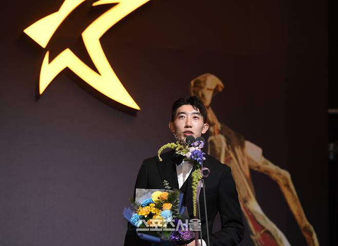 울먹인 ‘별중의 별 조현우 16년만 골키퍼 Mvp 수상베스트11 포함 4관왕 우뚝 K리그 대상 현장