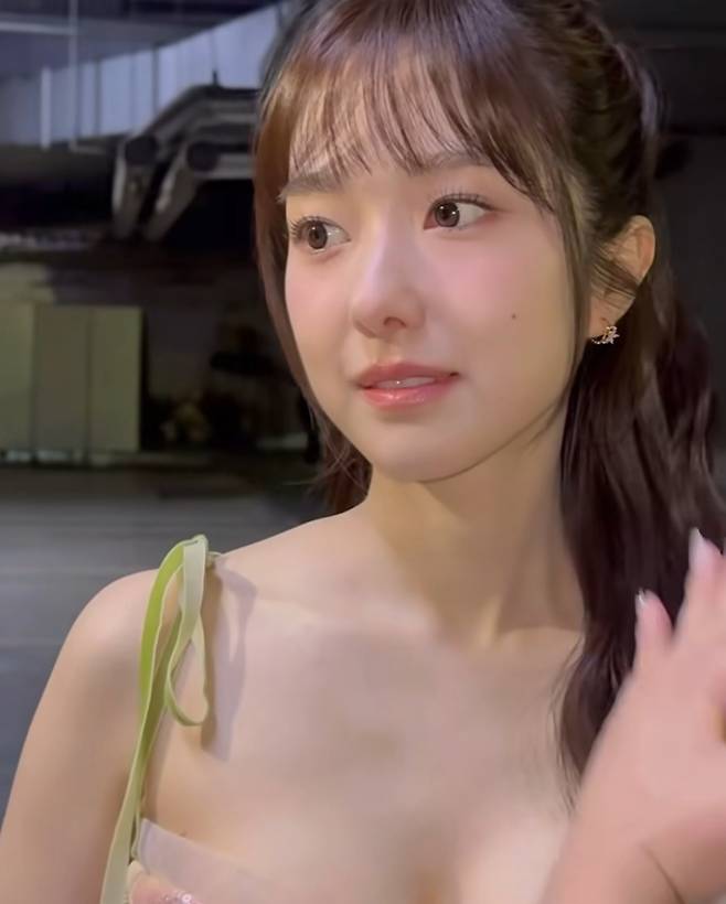 이혜성 동화에서 튀어나온 꽃의 정원을 입은 요정 눈부신 시퀸 리본 드레스룩 뷰티는 내운명