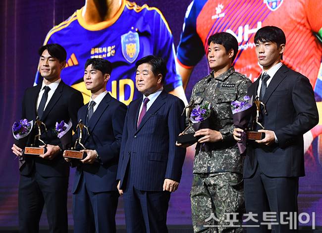 울산 4명·강원 3명 석권 K리그1 시즌 베스트11 공개조현우 8연속 Gk 수상