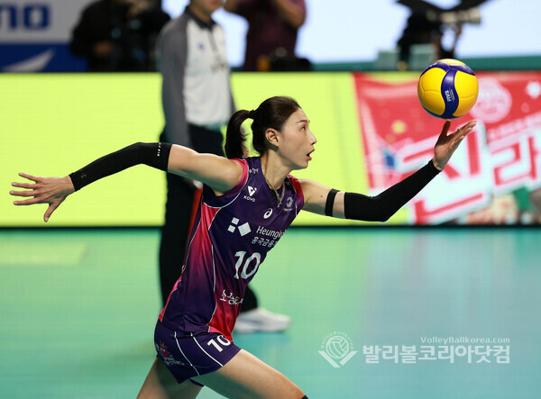 배구여제 김연경의 서브는