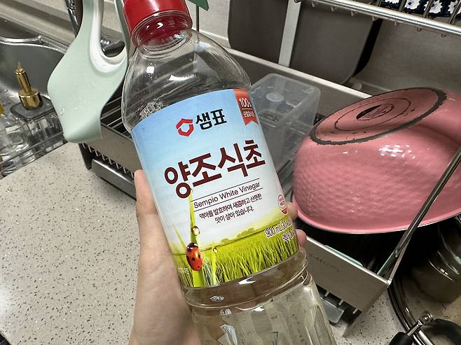 세면대에 식초를 부어보세요 박수가 나오네요 생활의지혜