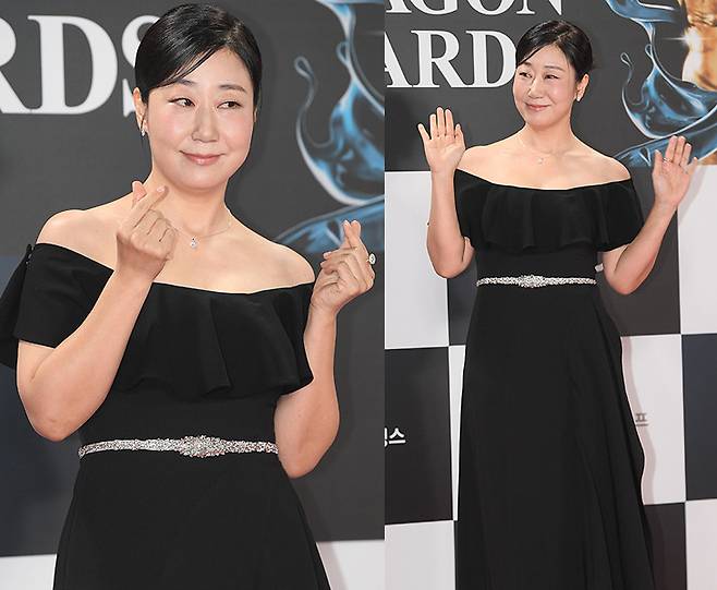 라미란 청룡에서 빛난 우아美 고품격 오프숄더 블랙 드레스룩 스타와 패션