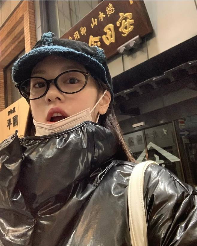 정소민 일본에 뜬 엄친딸 안경 쓰고 소박한 겨울감성 니트 여행룩 스타와 패션