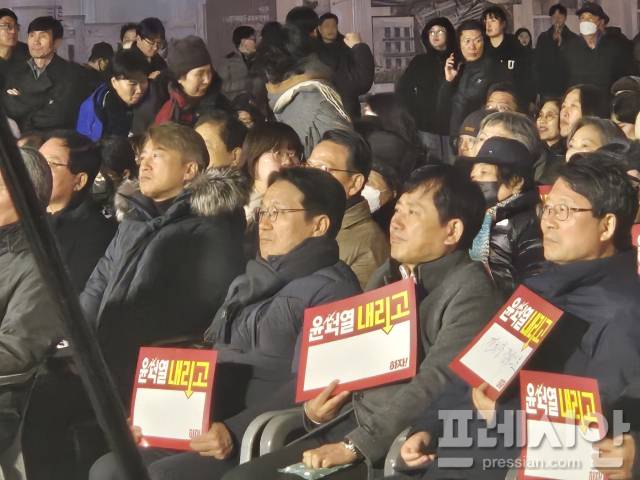 광주 시민들 계엄령 선포는 역사의 퇴행물러서지 않고 싸울 것