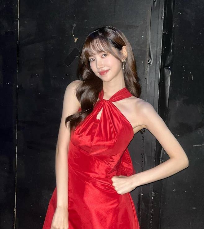 진세연 공주님이 따로 없네 빨간 드레스로 전한 눈부신 매력 스타와 라이프