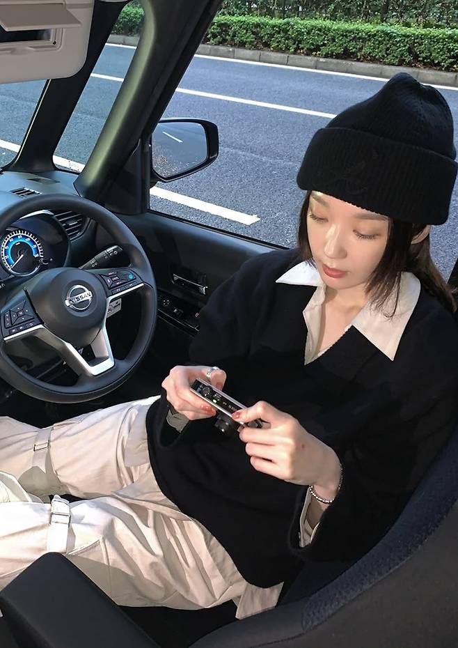 강민경 패션 Ceo 출장룩 비니에 코트 감각적인 일본 얼죽코룩 패션엔