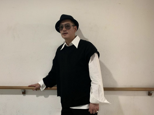 50세에 15살 연하와 ♥깜짝 결혼발표해 모두 놀라게 한 가수 어썸클