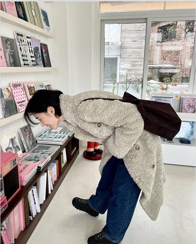 정은채 숏컷 멋녀의 겨울픽 툭 걸친 테디코트 감각적인 데일리룩 스타와 패션