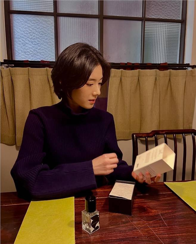 정은채 숏컷 멋녀의 겨울픽 툭 걸친 테디코트 감각적인 데일리룩 스타와 패션