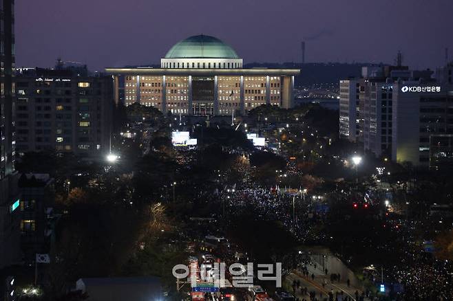 Cnn 尹대통령 탄핵 위기에서 살아남을 듯” 전망