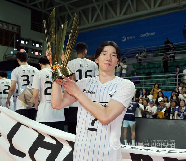 배구여제 김연경 허수봉 V리그 사상 첫 연속 Mvp 선정