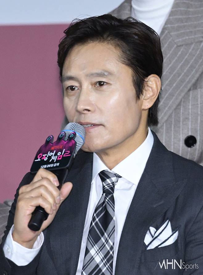 이병헌 오징어 게임 프론트맨 시즌1에서는 기능적 역할이었지만