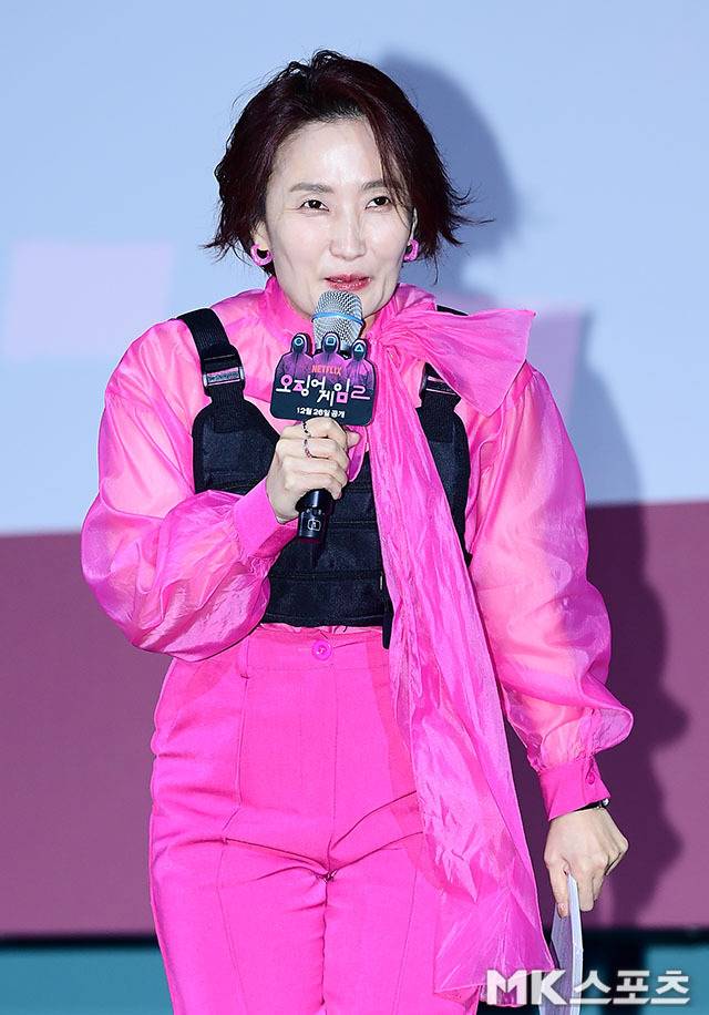 박경림 핑크 점프슈트로 에너지 폭발 유쾌한 무대 장악 명mc룩 뷰티는 내운명