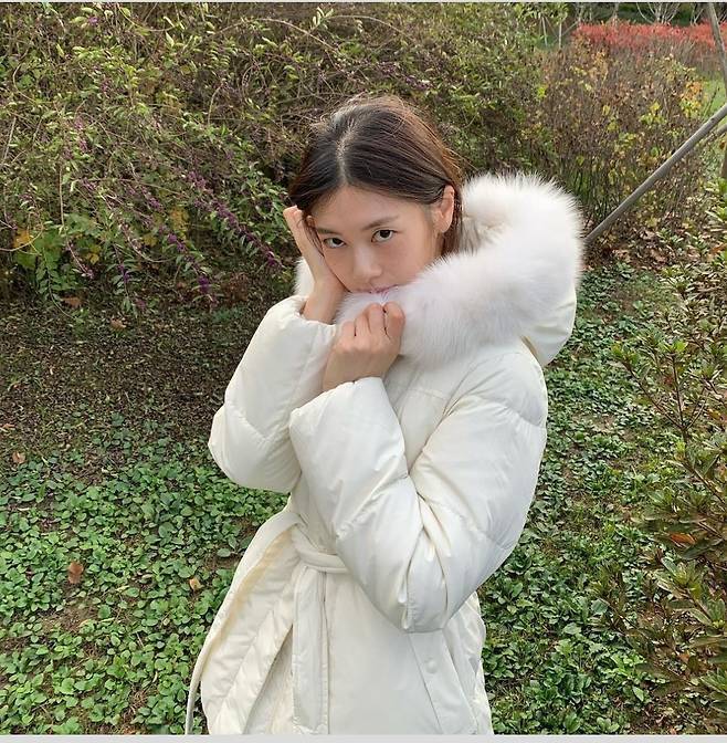 정소민 패딩은 진리 포근한 퍼 패딩룩으로 겨울 패션 정복 스타와 라이프