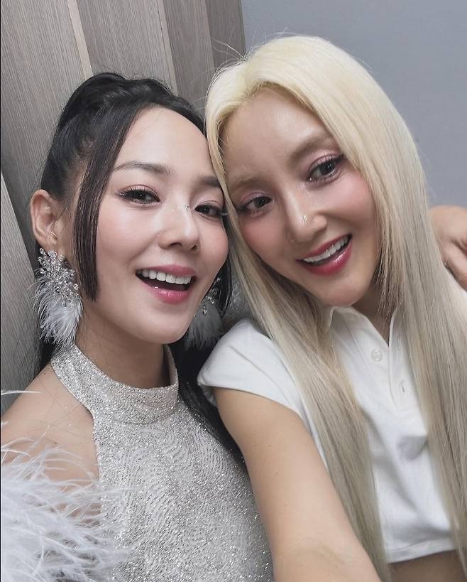 유진 43세 맞아 돌아온 Ses 요정 리즈시절 그대로 눈부신 시퀸 미니드레스룩 뷰티는 내운명
