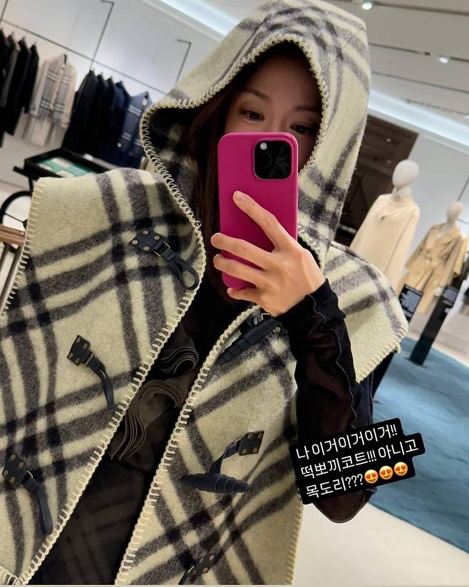 이시영 샤넬은 어디가고 버버리에 빠졌네 우아한 시스루 드레스 퍼 코트룩 뷰티는 내운명