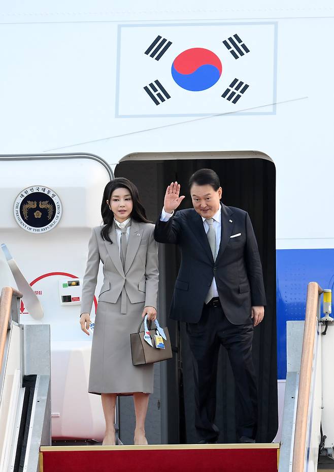 김건희 모교 ‘尹탄핵 대자보 결국 철거현장사진 봤더니