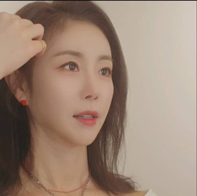 한다감 개명 후 건강·미모 모두 레벨업 앞짧뒤길 드레스로 시선 강탈 스타와 패션
