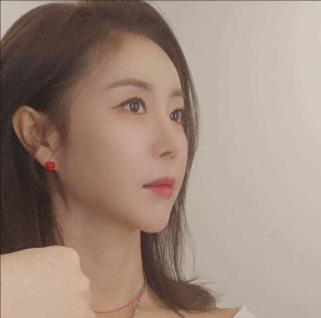 한다감 개명 후 건강·미모 모두 레벨업 앞짧뒤길 드레스로 시선 강탈 스타와 패션