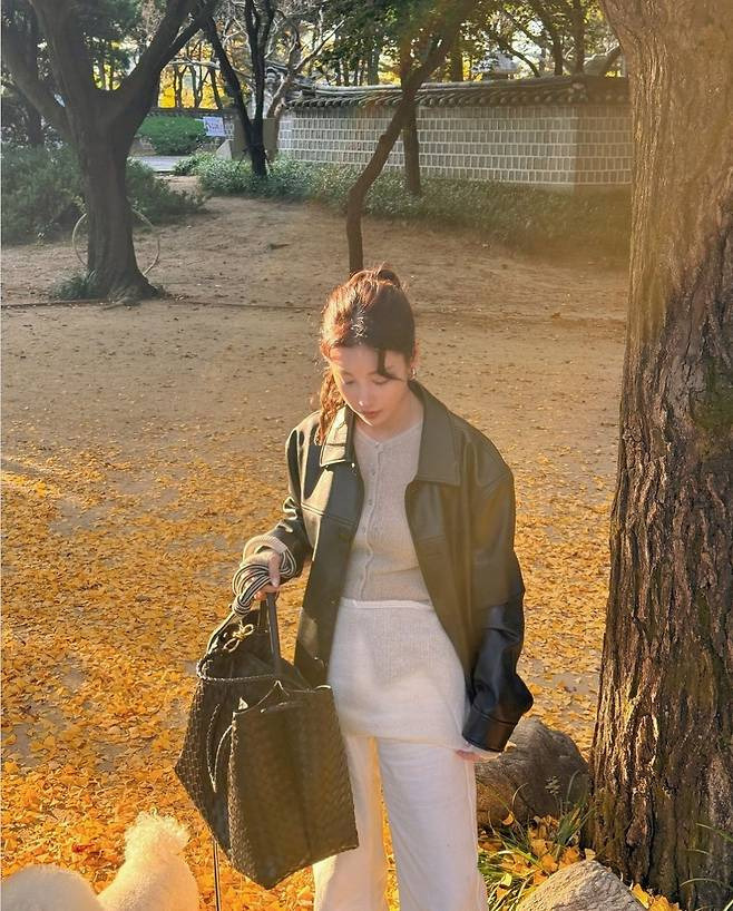 기은세 치마바지 레이어드로 완성한 인싸룩 레더 재킷은 덤 스타와 라이프