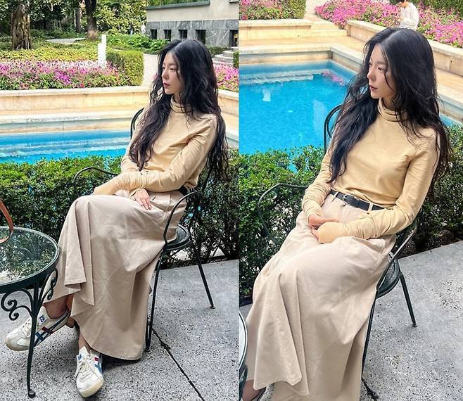 장재인 모델 포스 터틀넥 롱스커트로 완성한 화보 같은 순간 스타와 라이프