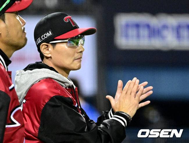 ‘김유영→윤호솔→OOO’ 보호선수 명단 받은 염경엽, 또 투수를 보상선수로 뽑을까…“야수와 투수 모두 보고 있다”