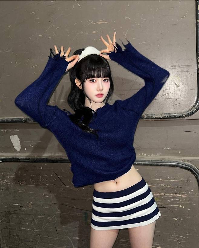 ‘박남정 딸 시은 아빠도 놀랄 대담 패션 크롭 원숄더와 줄무늬 미니스커트룩 스타와 라이프