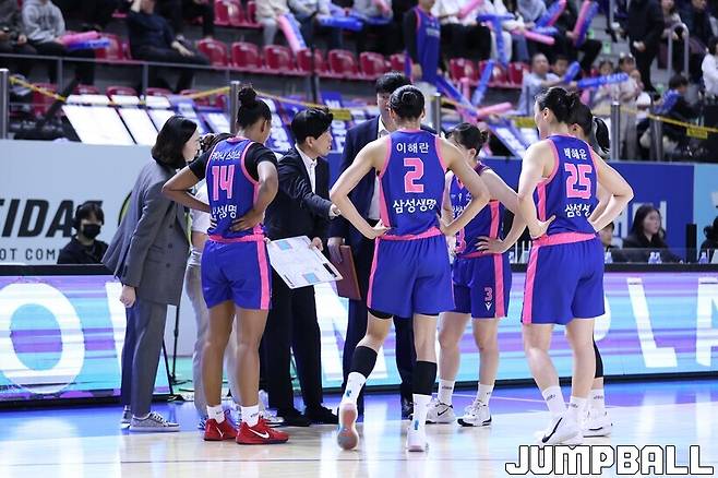 내외곽 모두 지배한 삼성생명 Bnk 상대 강세를 이어가다