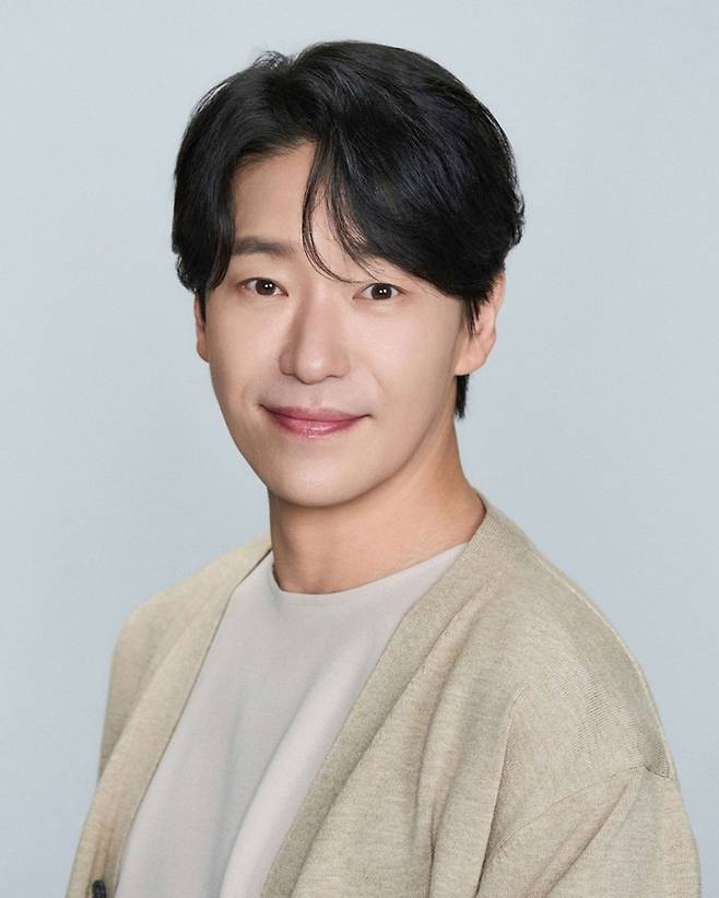 급 비공개 결혼 알린 48세 배우 신부의 정체는 맥스무비