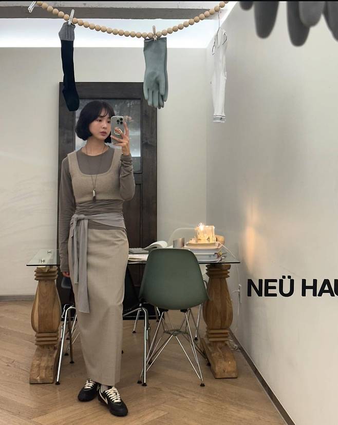 금새록 168cm 더 길어보여 롱스커트에 매듭이 찰떡 마네킹 비율 연출한 여신 셋업 뷰티는 내운명
