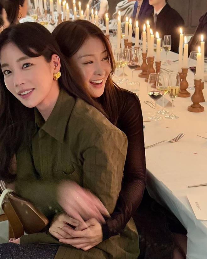 이시영 찐친 기은세랑 버버리 나잇 예쁜 언니들의 럭셔리 체크 머플러 후디룩 뷰티는 내운명