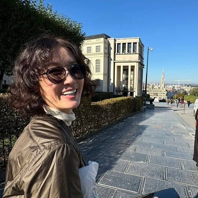 오연수 53살 맞아 선글라스 끼고 힙스터 패션 해피라이프