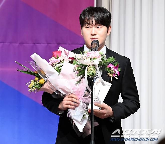 혹사 논란 특급고졸 김택연 내년 어깨 더 무겁다 → 두산 74⅓이닝이 사라졌다