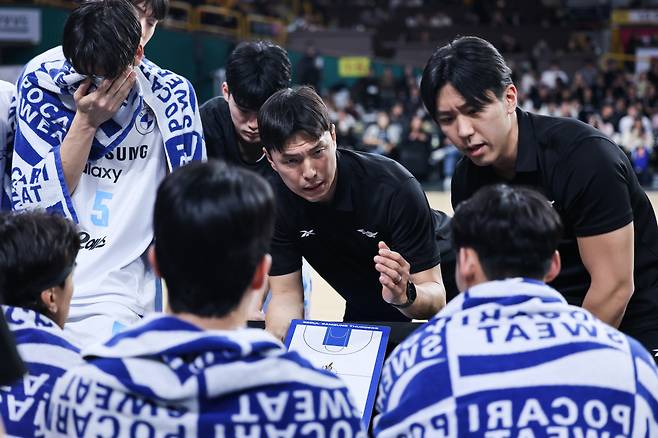 현장인터뷰 삼성 김효범 감독 확실히 발이 안 떨어진다 제공권 너무 밀렸다