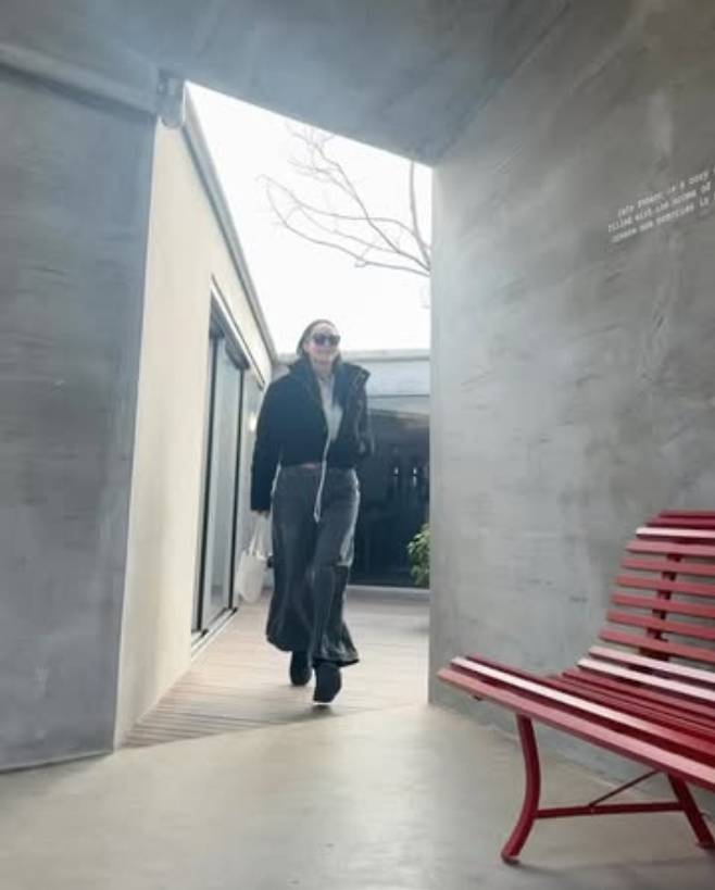 박지윤 제주로 훌쩍 떠나 힐링 박시해서 더 힙한 아우터와 그레이진 휴가룩 뷰티는 내운명