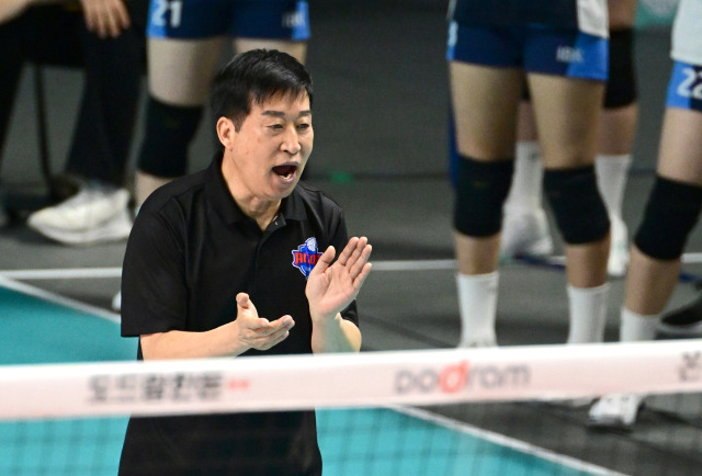 환상적인 토스였네요김호철 감독의 미소 김하경의 고른 분배 효과→두 자릿수 득점 무려 5명 Md장충