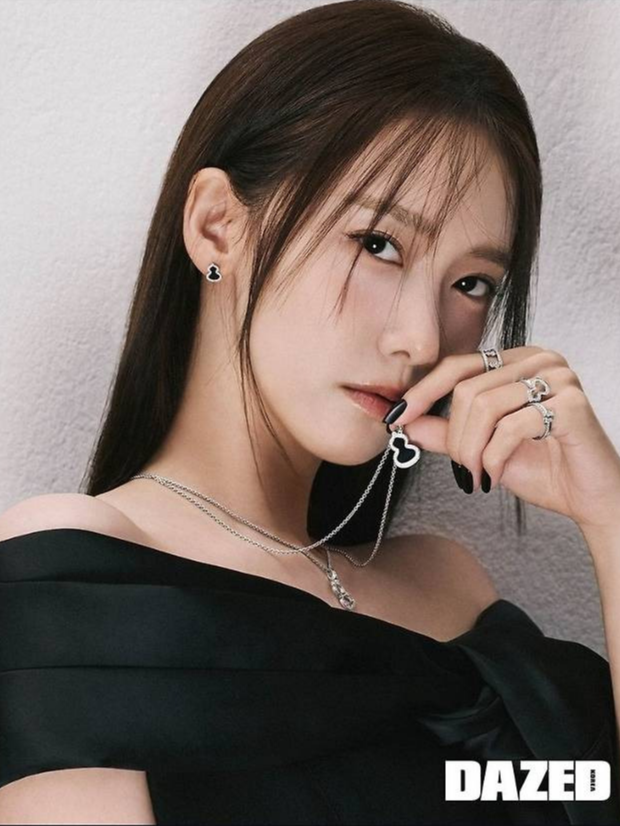 완벽 그 자체 윤아 인형 비주얼의 S라인 백리스룩과 탄탄한 복근으로 화제 스타와 라이프