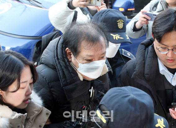 `건진법사` 영장심사 출석尹 부부 관계 질문에 `침묵`