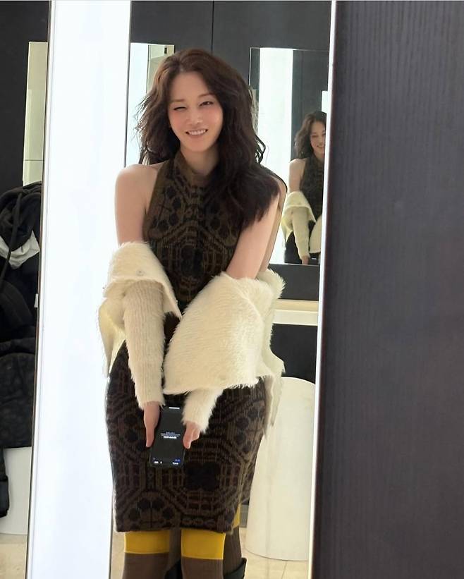 전종서 원조 황금골반 S라인 그녀 고혹적인 딱붙핏 민소매 원피스룩 뷰티는 내운명
