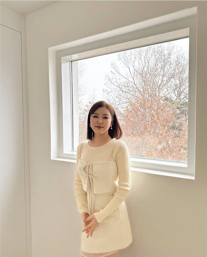 송가인 밖에 눈오던 날 니트 원피스 입고 청순한 겨울 요정 됐네~ 뷰티는 내운명