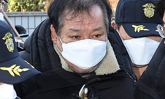 尹 부부와 무슨 관계냐”무속인 ‘건진법사 묻자 ” 구속심사 출석