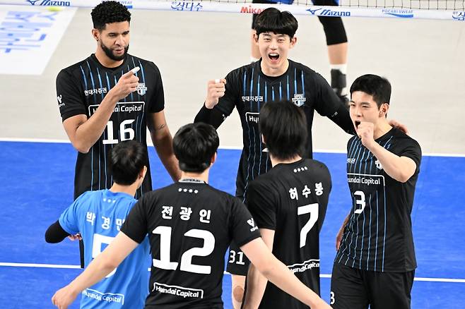 레오허수봉신펑 50점 합작 현대캐피탈 한국전력 3연패 몰아넣다6연승 질주