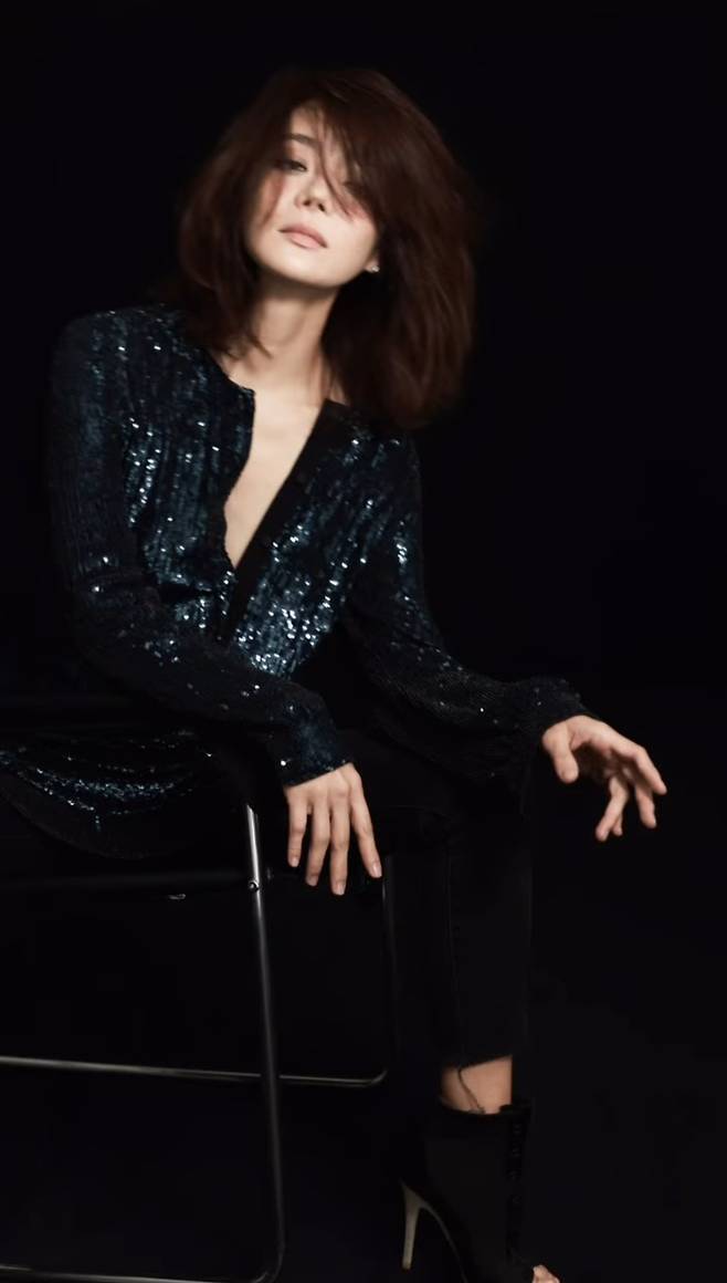 싱글맘 채림 45세에도 빛나는 야성미 올블랙 시퀸 블라우스로 시선 압도 스타와 라이프