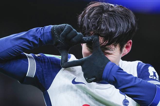 손흥민 환상 코너킥 골→카라바오컵 8강 베스트11 뽑혔다토트넘만 ‘4명