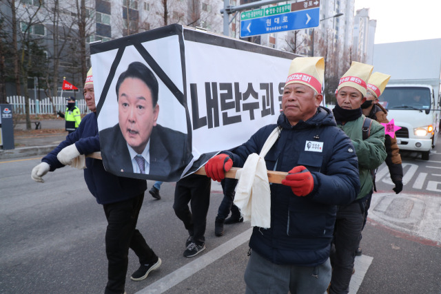 내란수괴 윤석열의 수취인불명에는 체포영장이 답이다