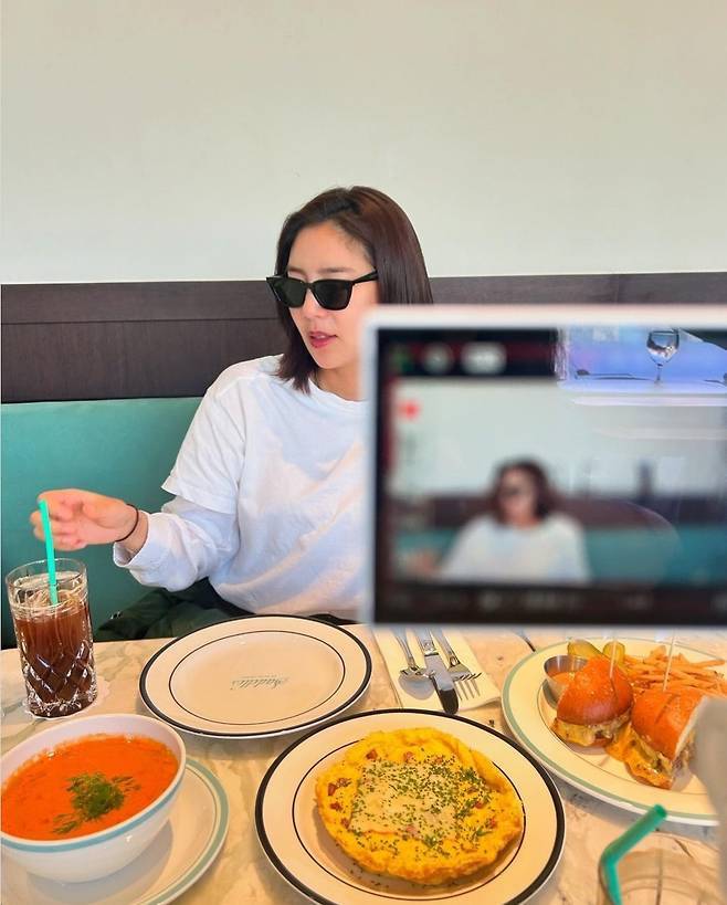 예비엄마 손담비 입 터진 하루도 스타일리시 퍼 코트로 완성한 일상 룩 스타와 라이프