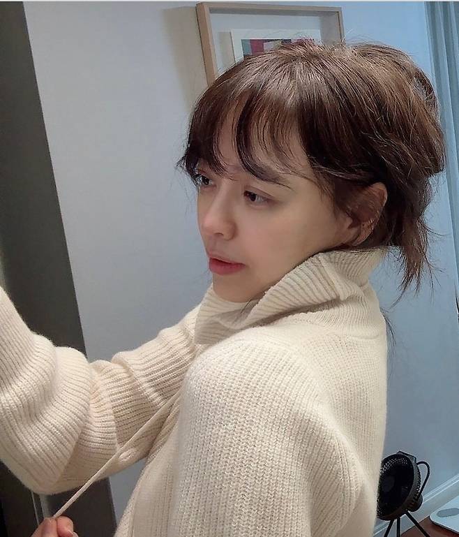 강성연 48세 맞아 니트 입고 동안미모 뽐내 뷰티는 내운명