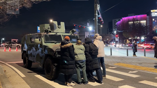 군용차 막은 시민 영상 공유이재명 이 분 꼭 찾아달라