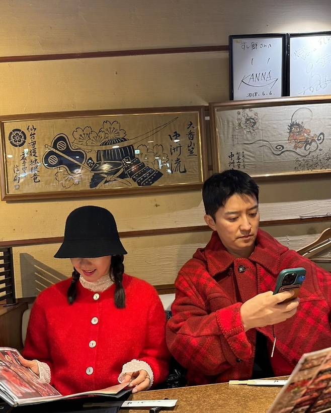 소이현 남편 인교진과 시밀러 크리스마스룩 공개 가디건코디 라이프업
